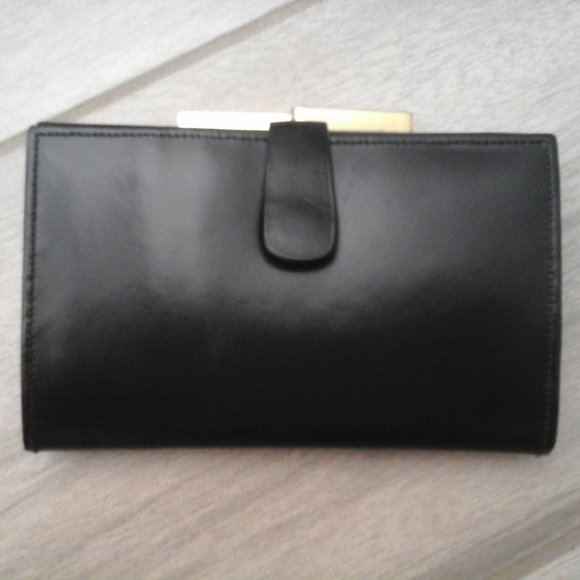 Echt Prym | Bags | Echt O Prym Black Leather Bifold Kiss Lock Coin ...